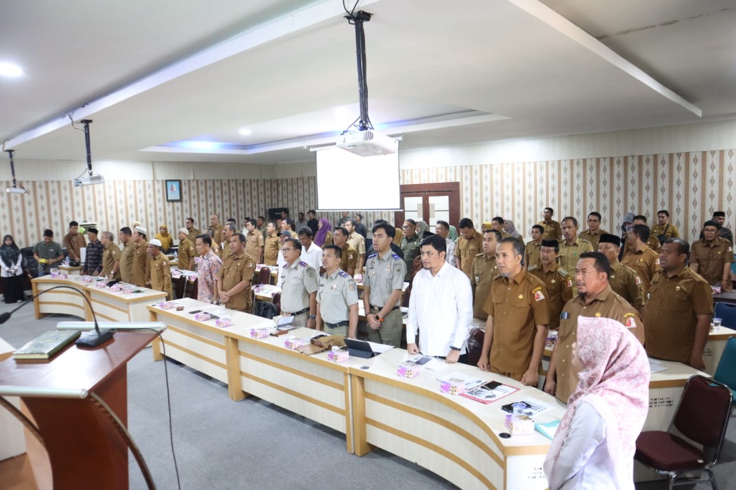 Di akhir pidatonya, Sekda Ardimartha berharap dokumen revisi RTRW ... Di akhir pidatonya, Sekda Ardimartha berharap dokumen revisi RTRW ...
