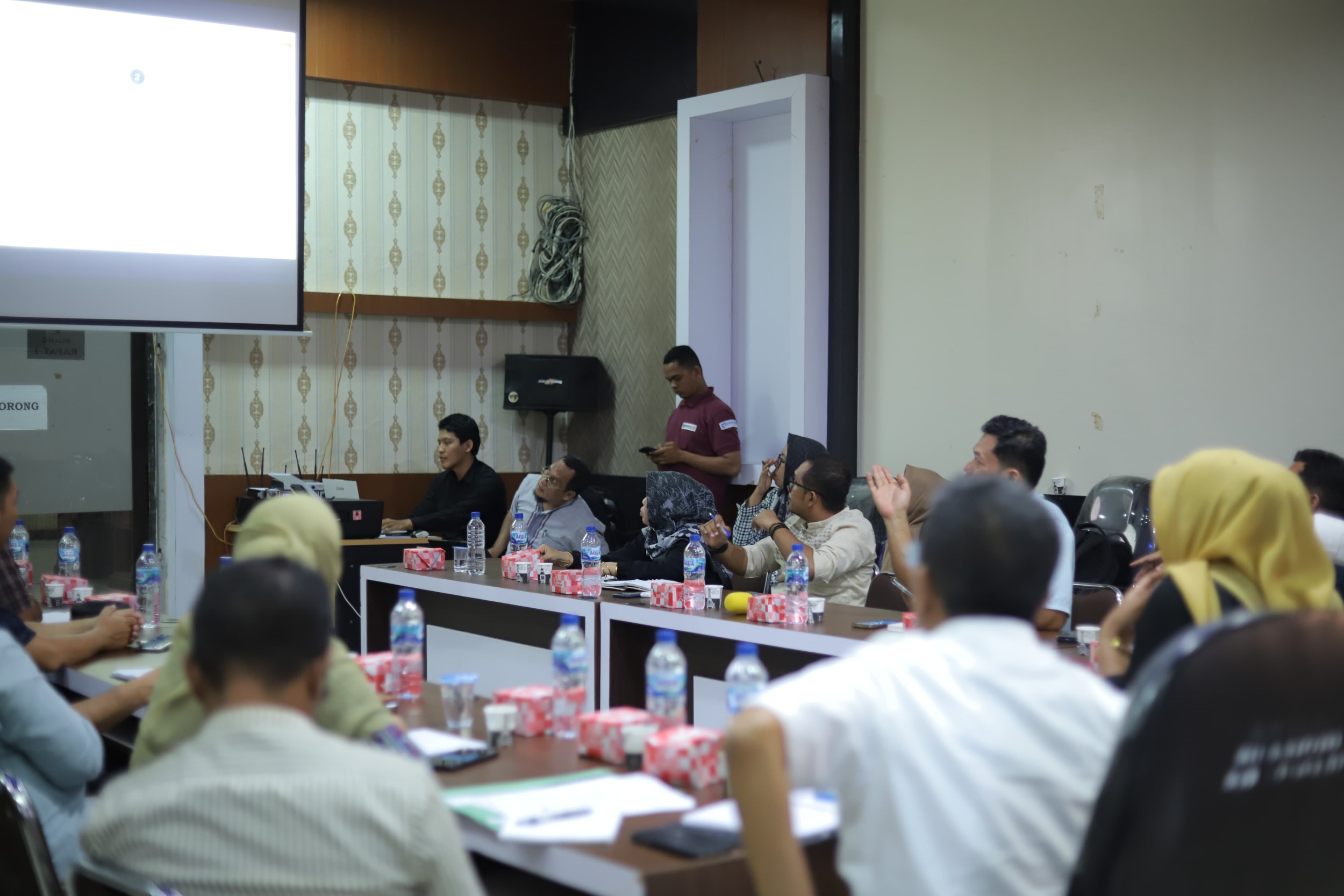 Sebelumnya, pemaparan materi tentang Revisi Rencana Tata Ruang Wilayah (RTRW) Kabupaten Nagan ...